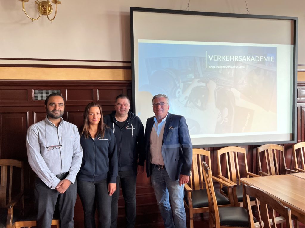 TAG DER LOGISTIK: WEITERBILDUNG VORGESTELLT - Verkehrsakademie ...